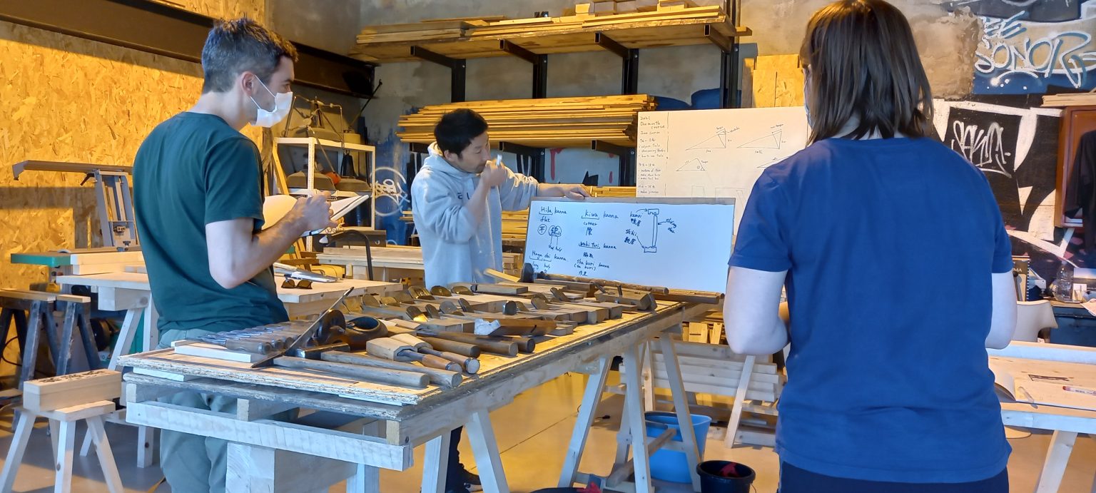 The angles and the balance of dimensioning of a Ari Shiguchi joinery ...